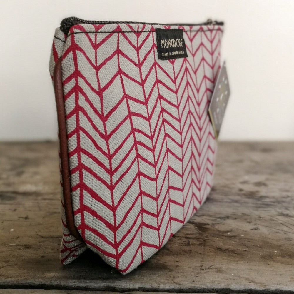 Mongoose Makeup Bag – A Place To Shop